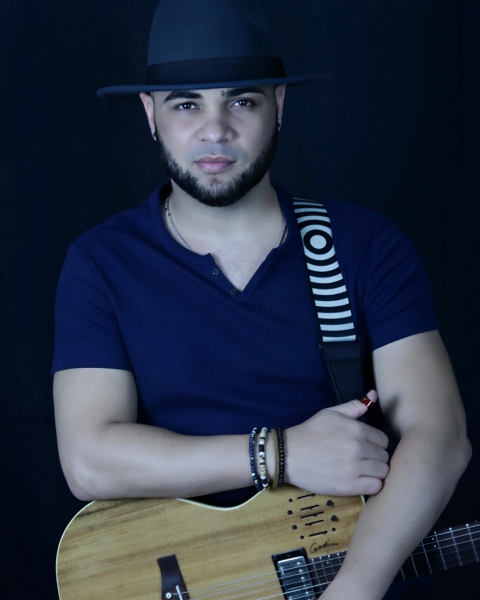 «Clavada en mi cuerpo» – Daniel Simo – RevistaSomosConalep